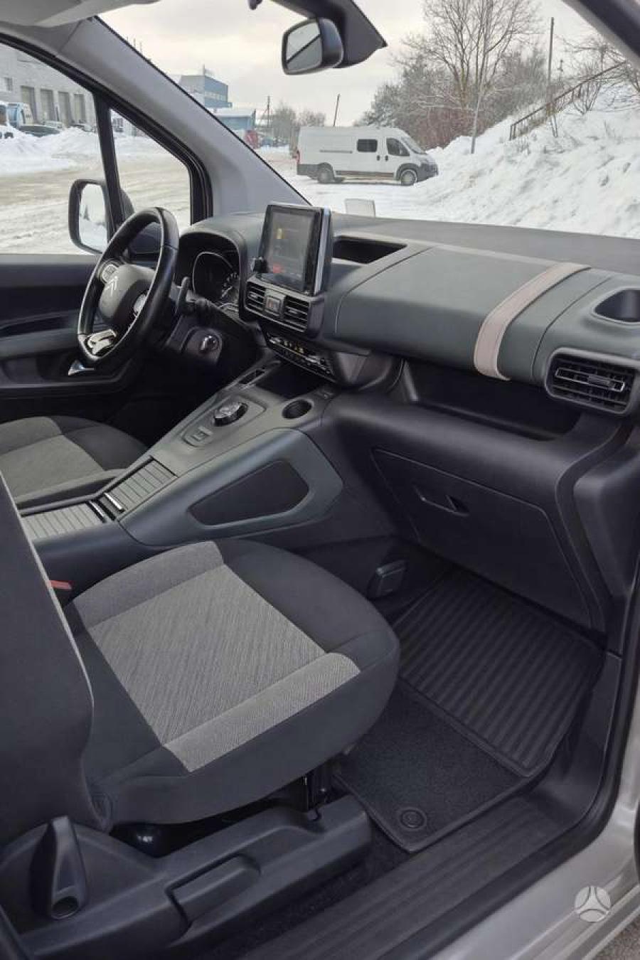 Pelēks Citroen Berlingo 2021 Viļņa, ar dzinēja tilpumu 1.20 L un nobraukumu 120 tūkst. km par 15729 €, foto 14 vietnē AUTOMOTO.COM.LV