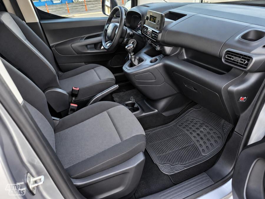 Pelēks Citroen Berlingo 2021 Viļņa, ar dzinēja tilpumu 1.50 L un nobraukumu 134 tūkst. km par 11550 €, foto 19 vietnē AUTOMOTO.COM.LV