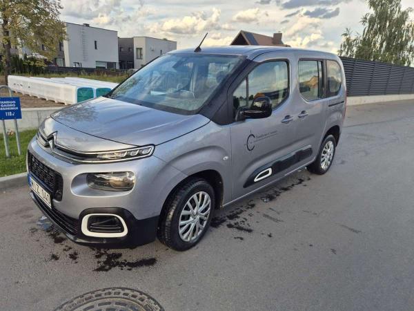 Citroen Berlingo 2022 in Vilnius on AUTOMOTO.COM.LV Grey Citroen Berlingo 2022 in Vilnius, with an engine capacity of 1.50 L and mileage of 119 thousand km for 17000 €, photo 1 on AUTOMOTO.COM.LV
