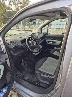 Pelēks Citroen Berlingo 2022 Viļņa, ar dzinēja tilpumu 1.50 L un nobraukumu 119 tūkst. km par 17000 €, foto 3 vietnē AUTOMOTO.COM.LV