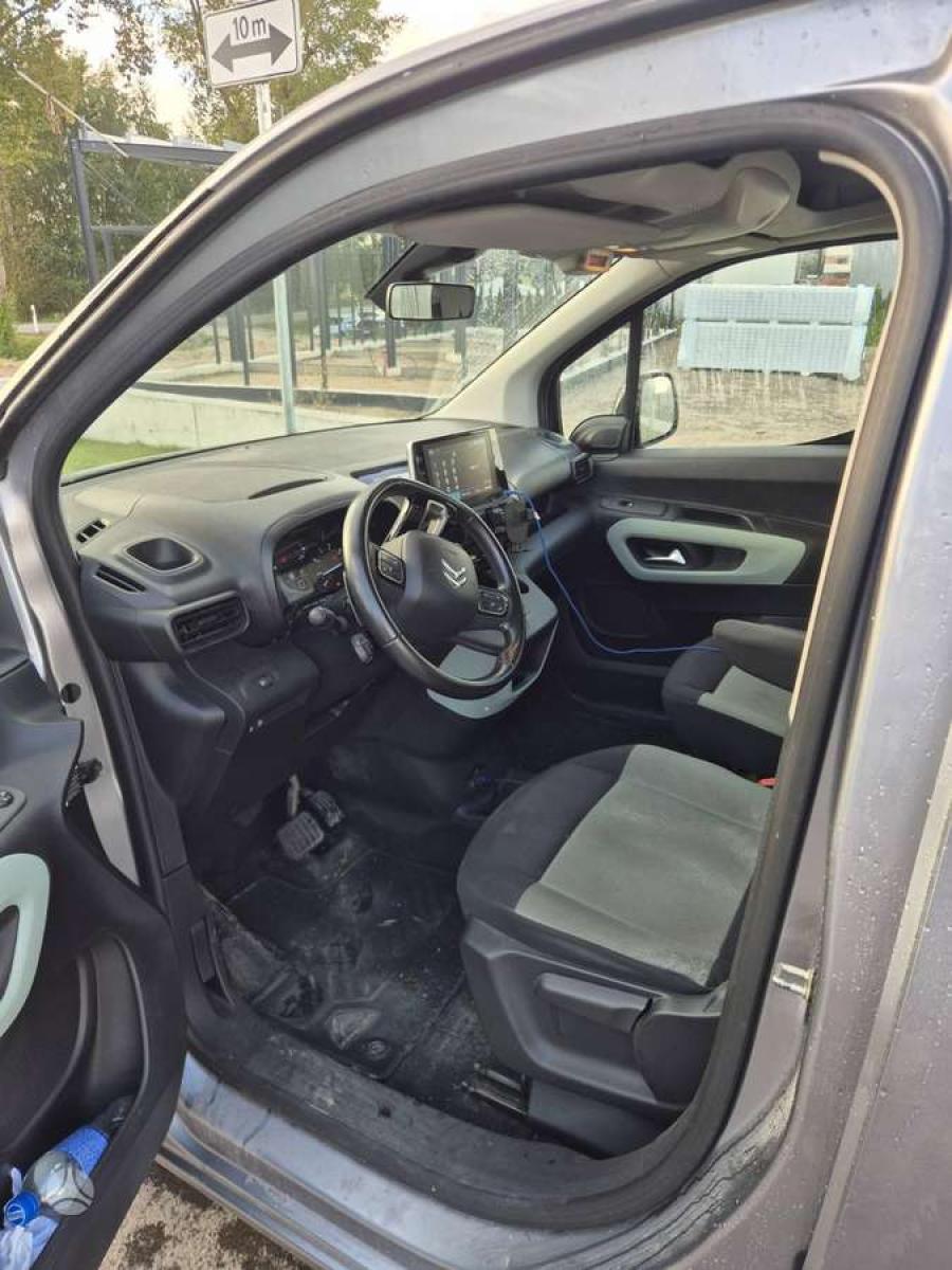 Pelēks Citroen Berlingo 2022 Viļņa, ar dzinēja tilpumu 1.50 L un nobraukumu 119 tūkst. km par 17000 €, foto 3 vietnē AUTOMOTO.COM.LV