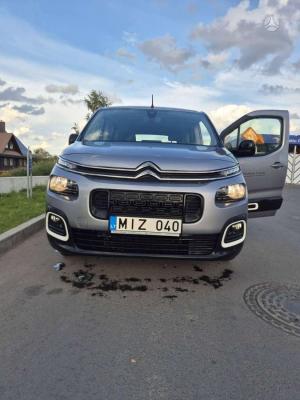 Pelēks Citroen Berlingo 2022 Viļņa, ar dzinēja tilpumu 1.50 L un nobraukumu 119 tūkst. km par 17000 €, foto 4 vietnē AUTOMOTO.COM.LV