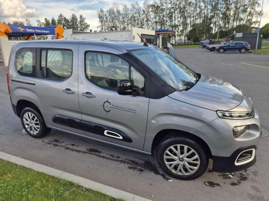 Pelēks Citroen Berlingo 2022 Viļņa, ar dzinēja tilpumu 1.50 L un nobraukumu 119 tūkst. km par 17000 €, foto 5 vietnē AUTOMOTO.COM.LV