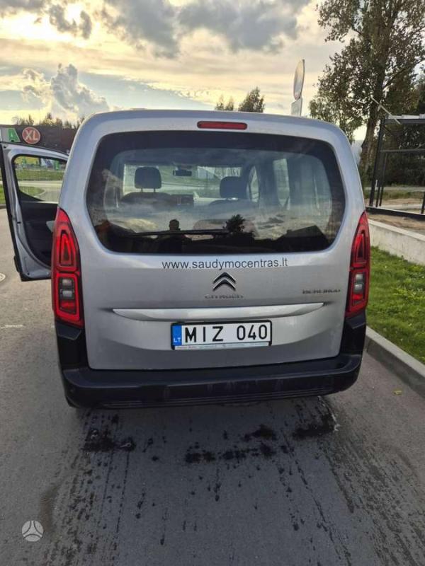 Citroen Berlingo 2022 in Vilnius on AUTOMOTO.COM.LV Grey Citroen Berlingo 2022 in Vilnius, with an engine capacity of 1.50 L and mileage of 119 thousand km for 17000 €, photo 6 on AUTOMOTO.COM.LV