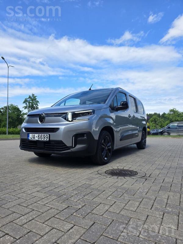 Pelēks Citroen Berlingo 2024 Rīga, ar dzinēja tilpumu 1.50 L un nobraukumu 65 tūkst. km par 22669 €, foto 1 vietnē AUTOMOTO.COM.LV