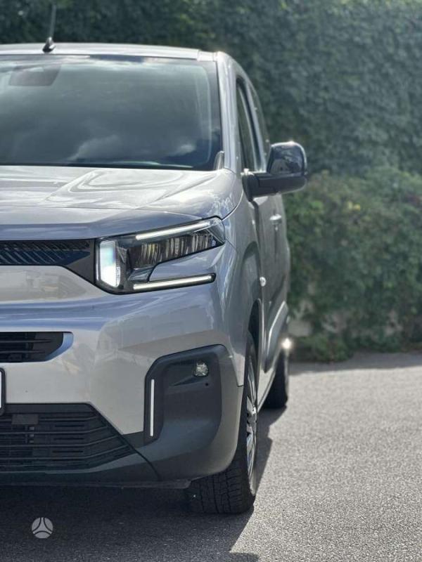 Grey Citroen Berlingo 2024 in Vilnius, with an engine capacity of 1.50 L and mileage of 34 thousand km for 21900 €, photo 4 on AUTOMOTO.COM.LV