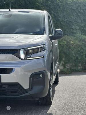 Pelēks Citroen Berlingo 2024 Viļņa, ar dzinēja tilpumu 1.50 L un nobraukumu 34 tūkst. km par 21900 €, foto 4 vietnē AUTOMOTO.COM.LV