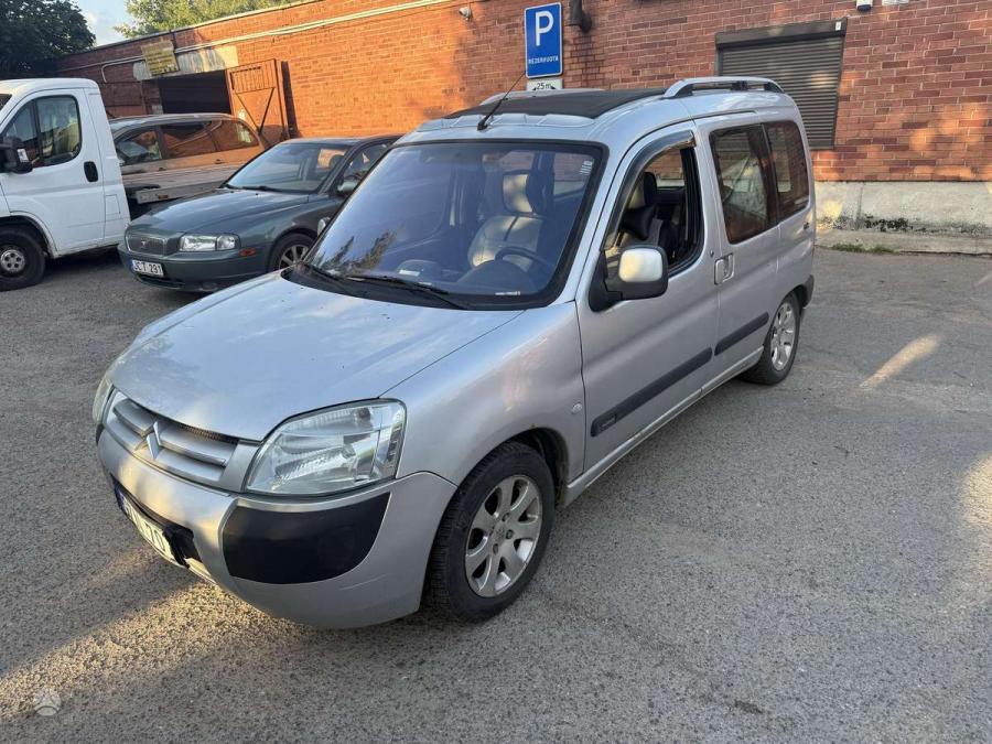 Pelēks Citroen Berlingo 2003 Viļņa, ar dzinēja tilpumu 1.60 L un nobraukumu 233 tūkst. km par 999 €, foto 6 vietnē AUTOMOTO.COM.LV