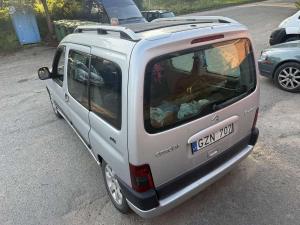 Pelēks Citroen Berlingo 2003 Viļņa, ar dzinēja tilpumu 1.60 L un nobraukumu 233 tūkst. km par 999 €, foto 7 vietnē AUTOMOTO.COM.LV