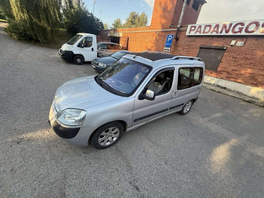 Pelēks Citroen Berlingo 2003 Viļņa, ar dzinēja tilpumu 1.60 L un nobraukumu 233 tūkst. km par 999 €, foto 8 vietnē AUTOMOTO.COM.LV