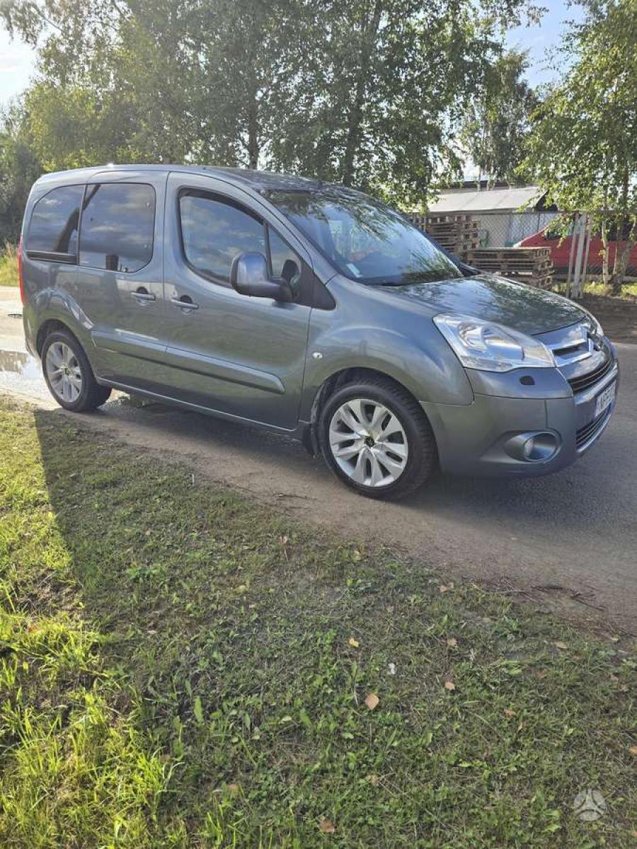 Grey Citroen Berlingo 2010 in Siauliai, with an engine capacity of 1.56 L and mileage of 215 thousand km for 3450 €, photo 3 on AUTOMOTO.COM.LV
