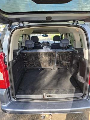 Grey Citroen Berlingo 2010 in Siauliai, with an engine capacity of 1.56 L and mileage of 215 thousand km for 3450 €, photo 5 on AUTOMOTO.COM.LV