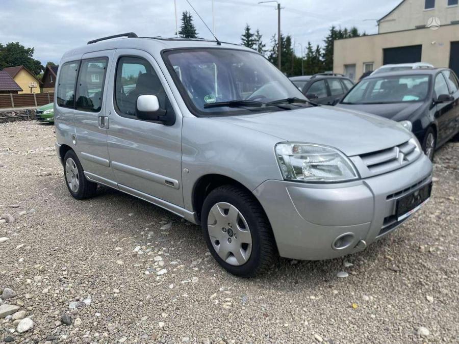Pelēks Citroen Berlingo 2004 Biržai, ar dzinēja tilpumu 1.97 L un nobraukumu 311 tūkst. km par 2450 €, foto 3 vietnē AUTOMOTO.COM.LV