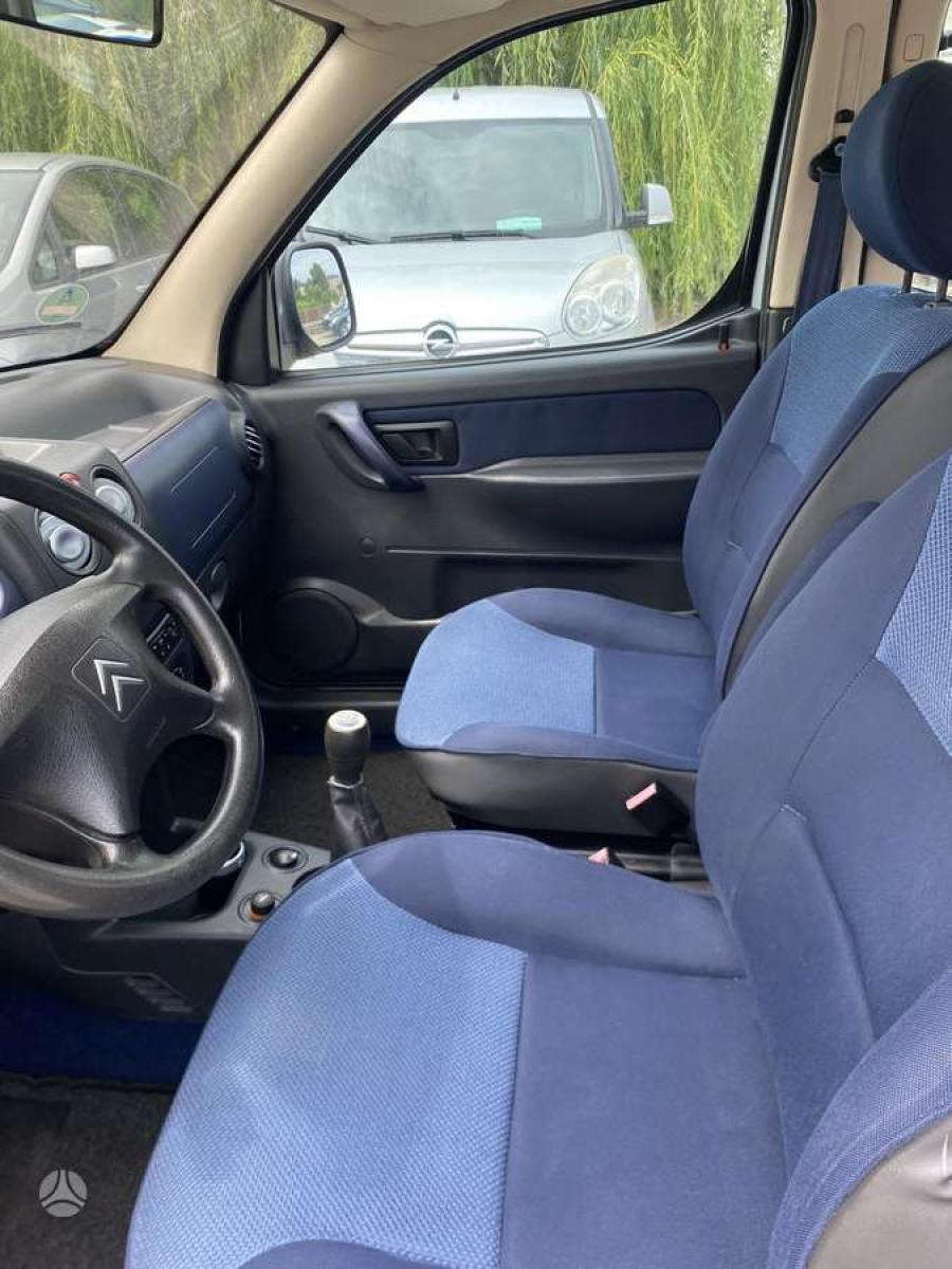 Pelēks Citroen Berlingo 2004 Biržai, ar dzinēja tilpumu 1.97 L un nobraukumu 311 tūkst. km par 2450 €, foto 9 vietnē AUTOMOTO.COM.LV