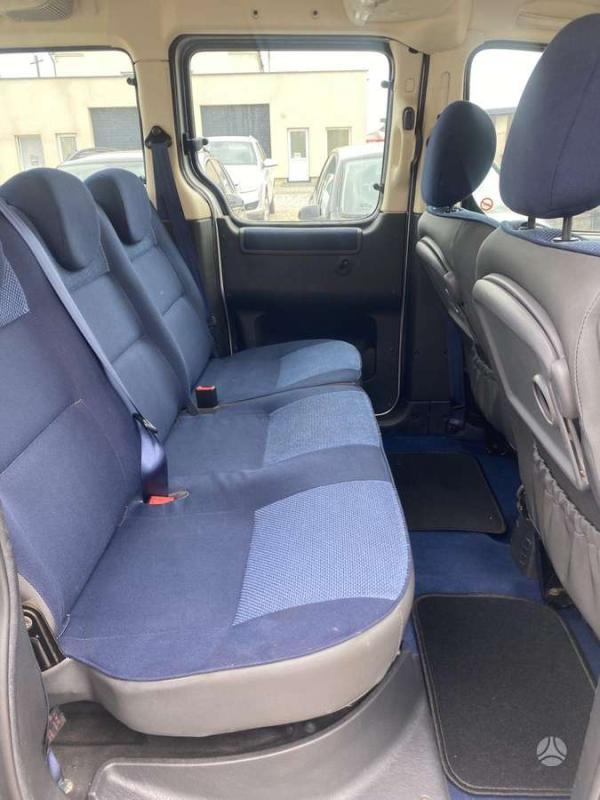 Grey Citroen Berlingo 2004 in Birzai, with an engine capacity of 1.97 L and mileage of 311 thousand km for 2450 €, photo 10 on AUTOMOTO.COM.LV