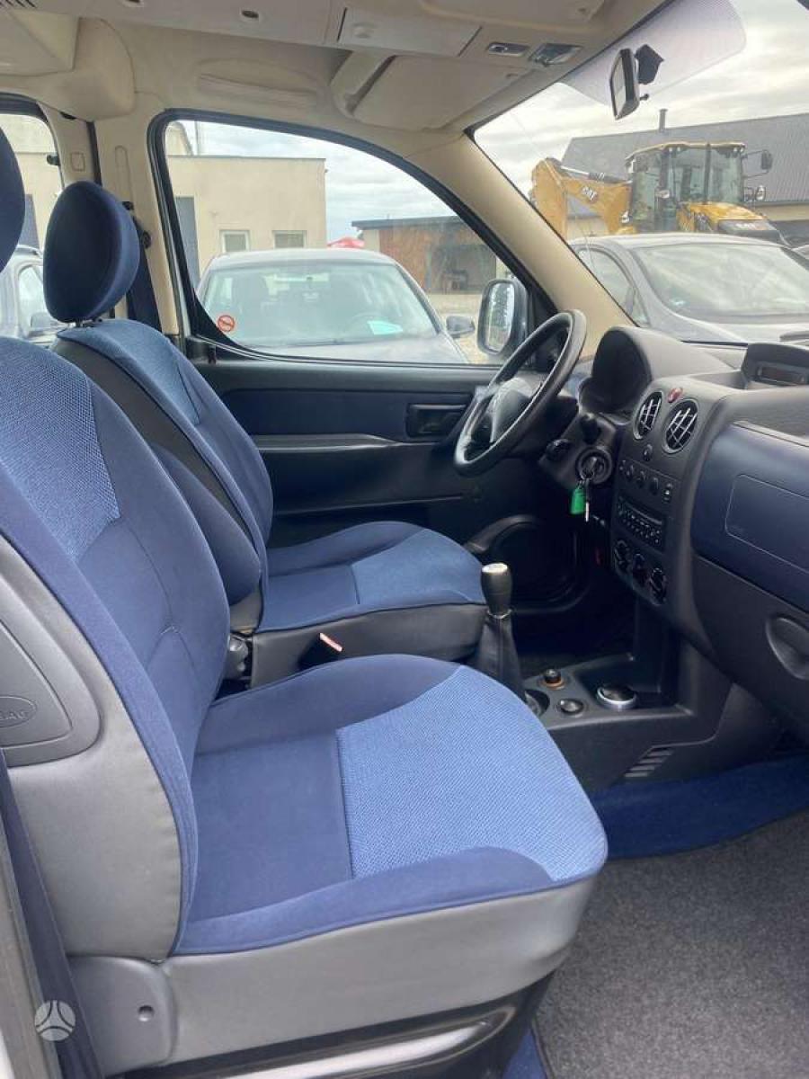 Pelēks Citroen Berlingo 2004 Biržai, ar dzinēja tilpumu 1.97 L un nobraukumu 311 tūkst. km par 2450 €, foto 12 vietnē AUTOMOTO.COM.LV
