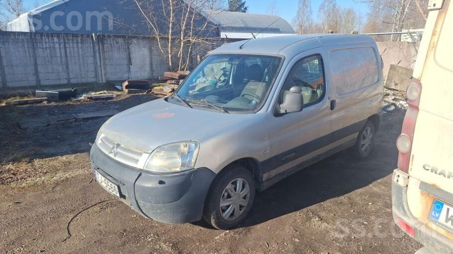 Pelēks Citroen Berlingo 2005 Rīga, ar dzinēja tilpumu 1.90 L un nobraukumu 377 tūkst. km par 1210 €, foto 3 vietnē AUTOMOTO.COM.LV