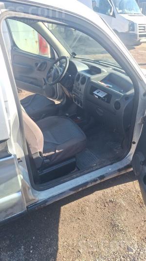 Pelēks Citroen Berlingo 2005 Rīga, ar dzinēja tilpumu 1.90 L un nobraukumu 377 tūkst. km par 1210 €, foto 7 vietnē AUTOMOTO.COM.LV