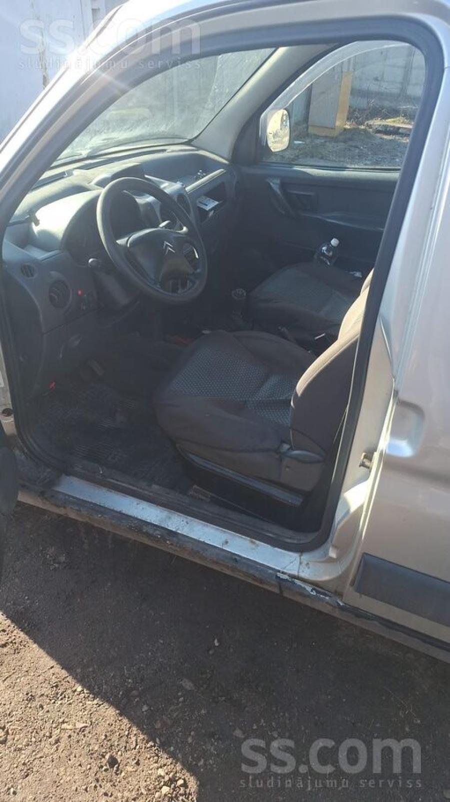 Pelēks Citroen Berlingo 2005 Rīga, ar dzinēja tilpumu 1.90 L un nobraukumu 377 tūkst. km par 1210 €, foto 8 vietnē AUTOMOTO.COM.LV