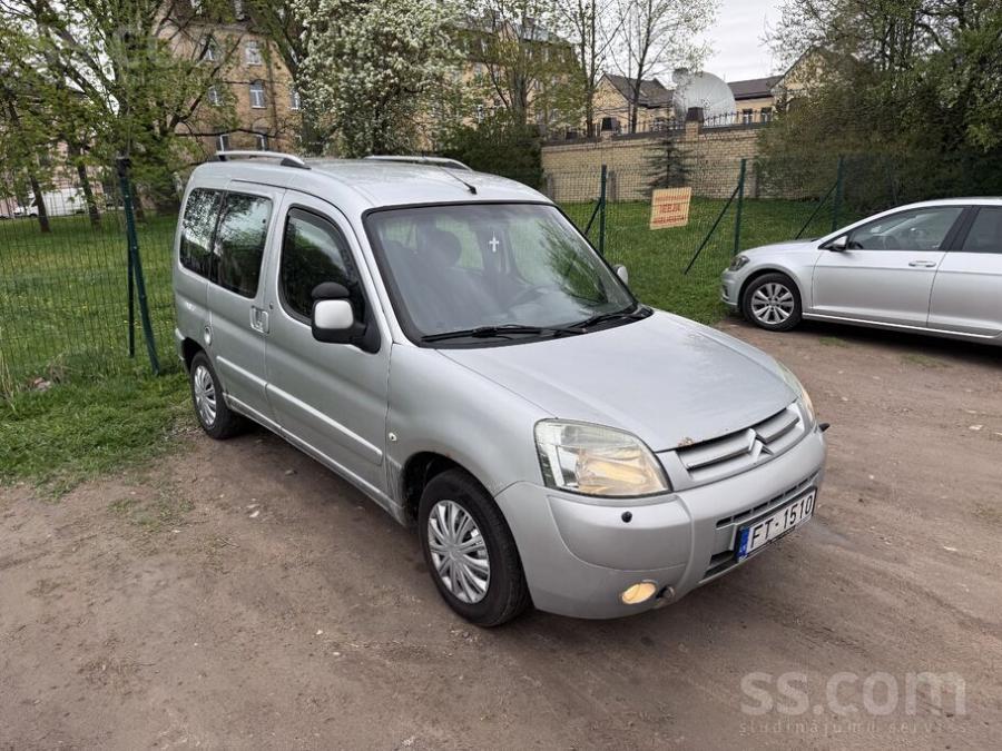Pelēks Citroen Berlingo 2006 Rīga, ar dzinēja tilpumu 1.40 L un nobraukumu 311 tūkst. km par 1600 €, foto 3 vietnē AUTOMOTO.COM.LV