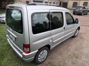 Pelēks Citroen Berlingo 2006 Rīga, ar dzinēja tilpumu 1.40 L un nobraukumu 311 tūkst. km par 1600 €, foto 6 vietnē AUTOMOTO.COM.LV