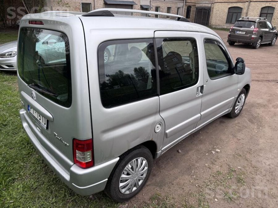 Pelēks Citroen Berlingo 2006 Rīga, ar dzinēja tilpumu 1.40 L un nobraukumu 311 tūkst. km par 1600 €, foto 6 vietnē AUTOMOTO.COM.LV