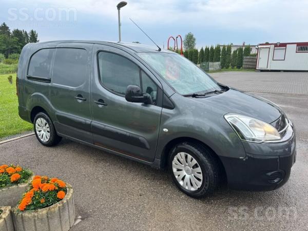 Pelēks Citroen Berlingo 2013 Valmiera, ar dzinēja tilpumu 1.60 L un nobraukumu 245 tūkst. km par 1500 €, foto 2 vietnē AUTOMOTO.COM.LV