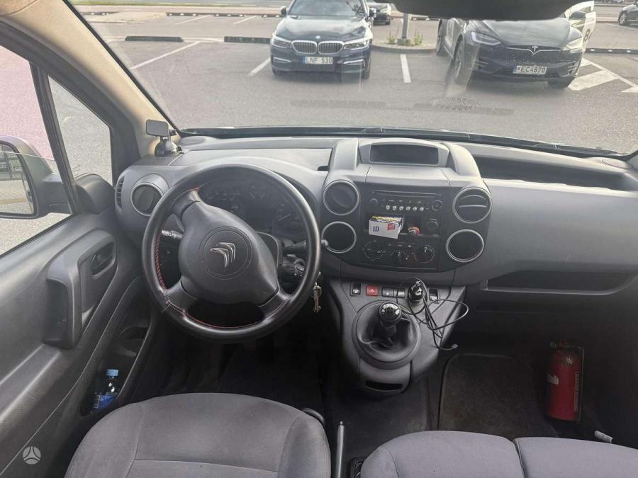 Pelēks Citroen Berlingo 2014 Viļņa, ar dzinēja tilpumu 1.60 L un nobraukumu 231 tūkst. km par 2450 €, foto 5 vietnē AUTOMOTO.COM.LV