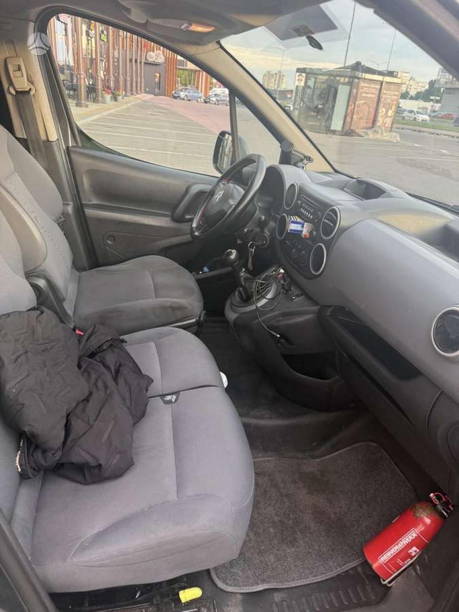Pelēks Citroen Berlingo 2014 Viļņa, ar dzinēja tilpumu 1.60 L un nobraukumu 231 tūkst. km par 2450 €, foto 7 vietnē AUTOMOTO.COM.LV