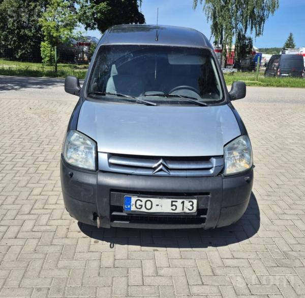 Grey Citroen Berlingo 2007 in Saldus, with an engine capacity of 1.60 L and mileage of 327 thousand km for 810 €, photo 1 on AUTOMOTO.COM.LV