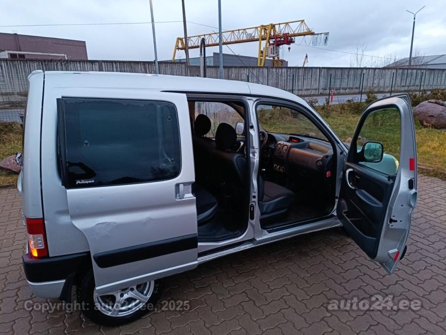 Grey Citroen Berlingo 2007 in Tallinn, with an engine capacity of 1.60 L and mileage of 201 thousand km for 1990 €, photo 9 on AUTOMOTO.COM.LV