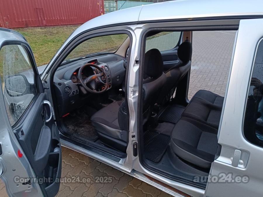 Pelēks Citroen Berlingo 2007 Tallina, ar dzinēja tilpumu 1.60 L un nobraukumu 201 tūkst. km par 1990 €, foto 10 vietnē AUTOMOTO.COM.LV