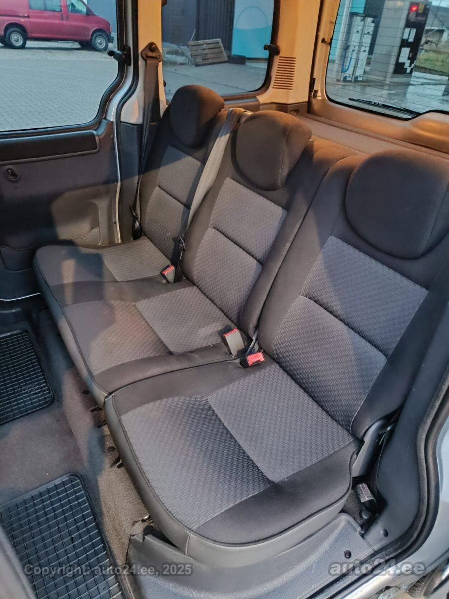 Pelēks Citroen Berlingo 2007 Tallina, ar dzinēja tilpumu 1.60 L un nobraukumu 201 tūkst. km par 1990 €, foto 13 vietnē AUTOMOTO.COM.LV