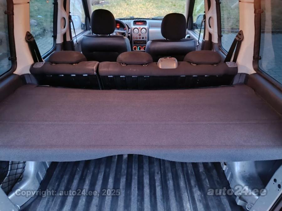 Pelēks Citroen Berlingo 2007 Tallina, ar dzinēja tilpumu 1.60 L un nobraukumu 201 tūkst. km par 1990 €, foto 15 vietnē AUTOMOTO.COM.LV