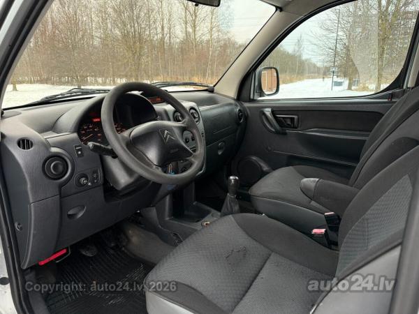 Pelēks Citroen Berlingo 2008 Tallina, ar dzinēja tilpumu 1.60 L un nobraukumu 327 tūkst. km par 1650 €, foto 9 vietnē AUTOMOTO.COM.LV