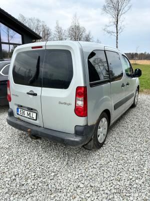 Pelēks Citroen Berlingo 2008 Tallina, ar dzinēja tilpumu 1.60 L un nobraukumu 275 tūkst. km par 2440 €, foto 4 vietnē AUTOMOTO.COM.LV