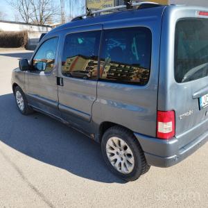 Pelēks Citroen Berlingo 2008 Jelgava, ar dzinēja tilpumu 1.60 L un nobraukumu 325 tūkst. km par 1900 €, foto 4 vietnē AUTOMOTO.COM.LV