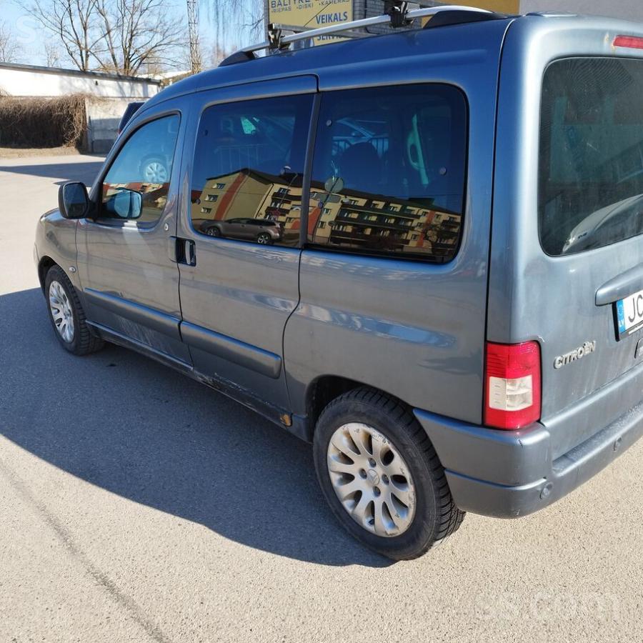 Pelēks Citroen Berlingo 2008 Jelgava, ar dzinēja tilpumu 1.60 L un nobraukumu 325 tūkst. km par 1900 €, foto 4 vietnē AUTOMOTO.COM.LV