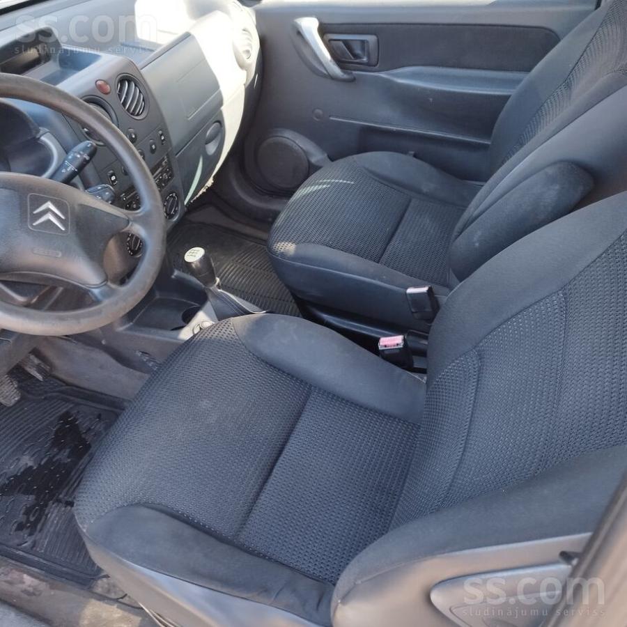 Pelēks Citroen Berlingo 2008 Jelgava, ar dzinēja tilpumu 1.60 L un nobraukumu 325 tūkst. km par 1900 €, foto 8 vietnē AUTOMOTO.COM.LV