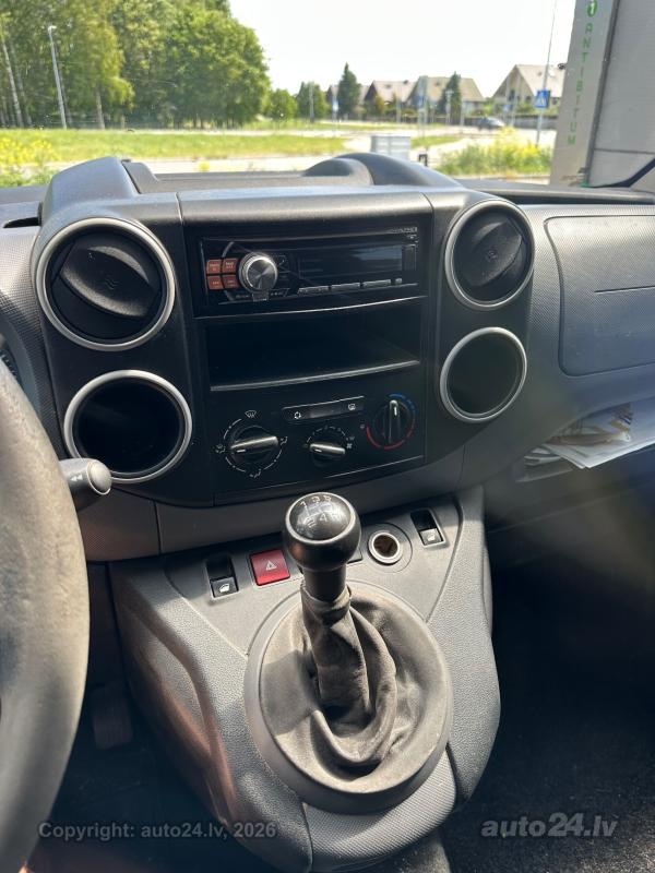 Pelēks Citroen Berlingo 2010 Tallina, ar dzinēja tilpumu 1.60 L un nobraukumu 320 tūkst. km par 1800 €, foto 8 vietnē AUTOMOTO.COM.LV