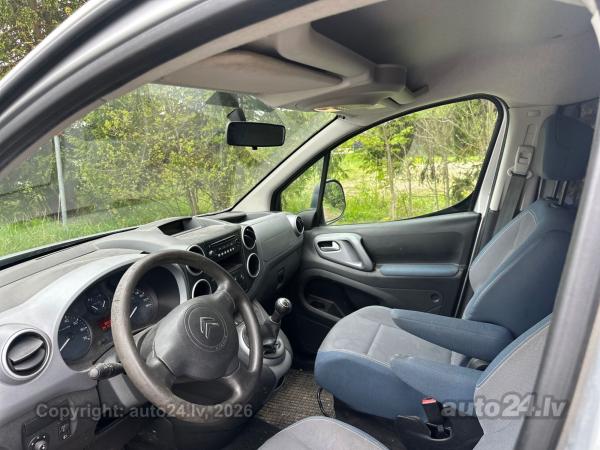 Grey Citroen Berlingo 2011 in Tallinn, with an engine capacity of 1.60 L and mileage of 252 thousand km for 2600 €, photo 8 on AUTOMOTO.COM.LV