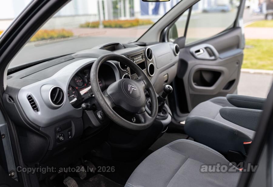 Pelēks Citroen Berlingo 2012 Tallina, ar dzinēja tilpumu 1.60 L un nobraukumu 170 tūkst. km par 4999 €, foto 8 vietnē AUTOMOTO.COM.LV