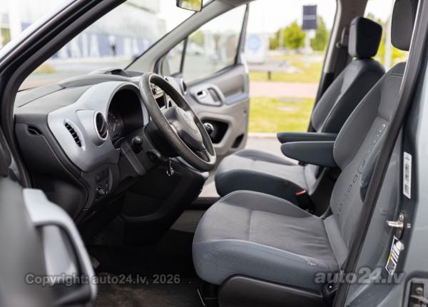 Pelēks Citroen Berlingo 2012 Tallina, ar dzinēja tilpumu 1.60 L un nobraukumu 170 tūkst. km par 4999 €, foto 9 vietnē AUTOMOTO.COM.LV