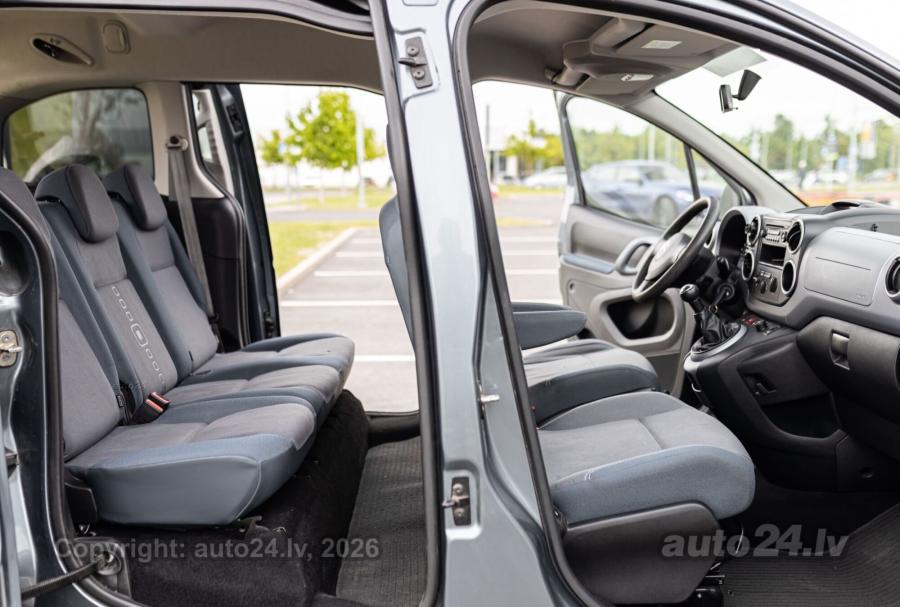 Pelēks Citroen Berlingo 2012 Tallina, ar dzinēja tilpumu 1.60 L un nobraukumu 170 tūkst. km par 4999 €, foto 17 vietnē AUTOMOTO.COM.LV