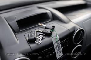 Pelēks Citroen Berlingo 2012 Tallina, ar dzinēja tilpumu 1.60 L un nobraukumu 170 tūkst. km par 4999 €, foto 20 vietnē AUTOMOTO.COM.LV