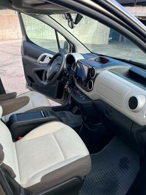 Grey Citroen Berlingo 2012 in Maardu, with an engine capacity of 1.60 L and mileage of 230 thousand km for 3800 €, photo 14 on AUTOMOTO.COM.LV