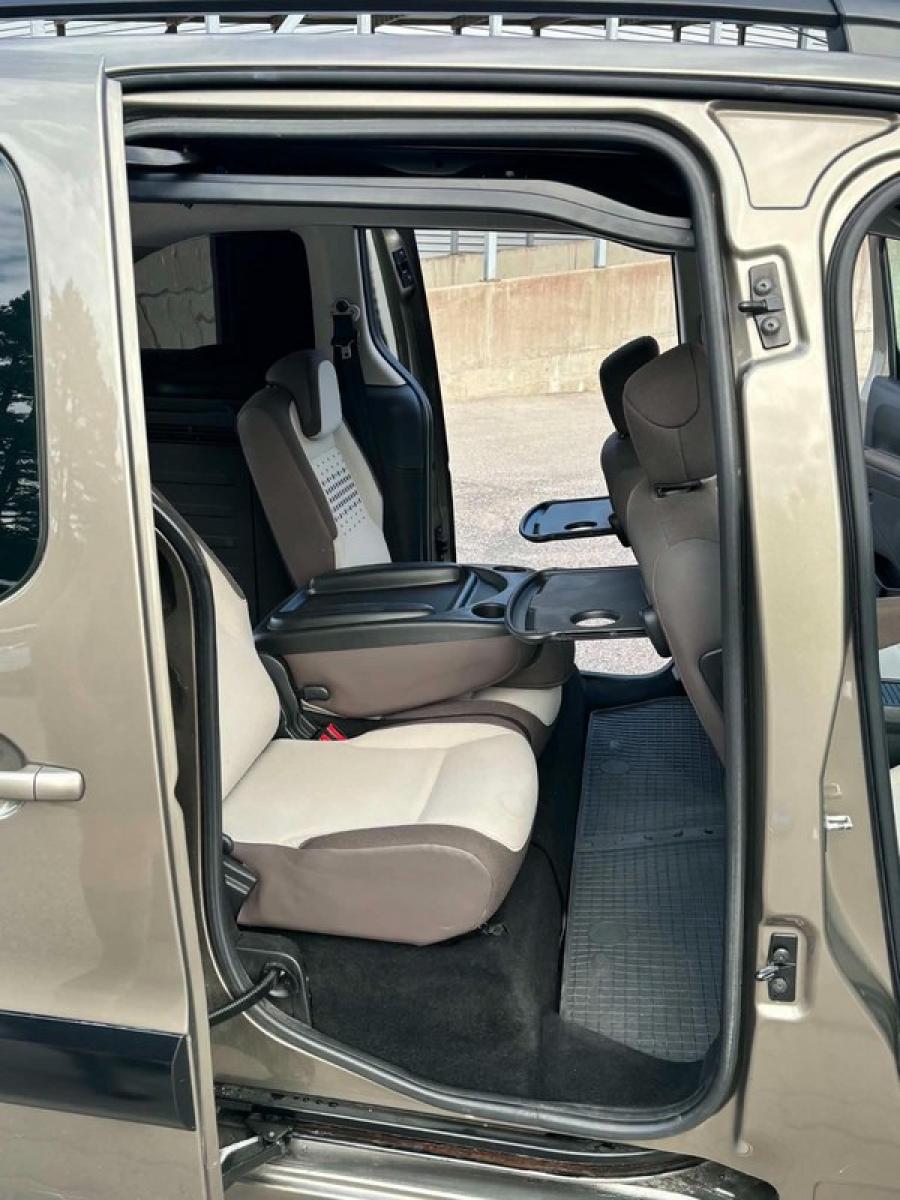 Grey Citroen Berlingo 2012 in Maardu, with an engine capacity of 1.60 L and mileage of 230 thousand km for 3800 €, photo 16 on AUTOMOTO.COM.LV