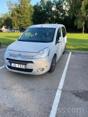 Pelēks Citroen Berlingo 2013 Rīga, ar dzinēja tilpumu 1.60 L un nobraukumu 393 tūkst. km par 865 €, foto  vietnē AUTOMOTO.COM.LV