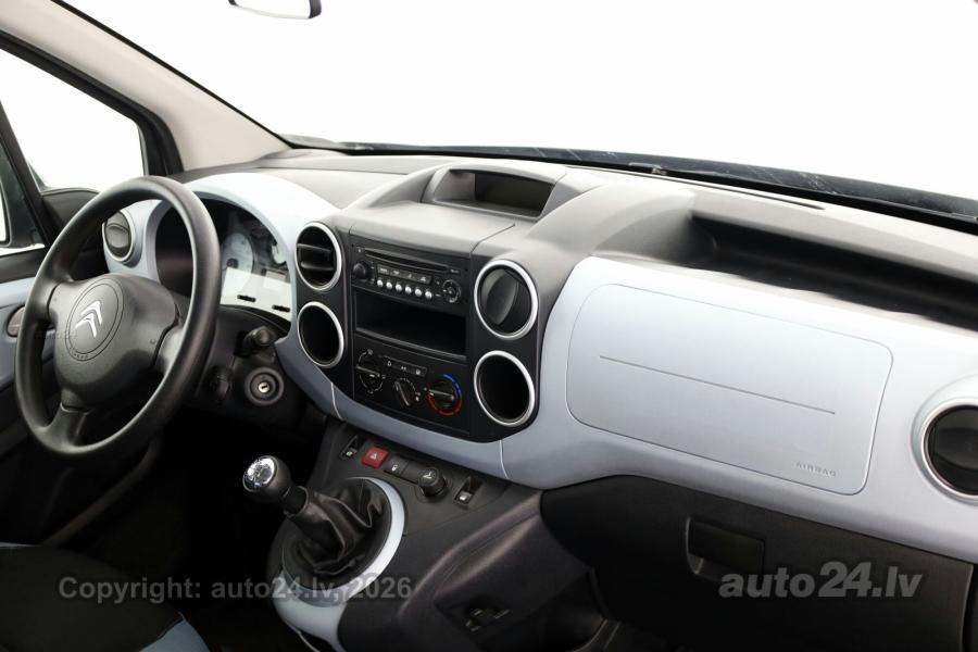 Pelēks Citroen Berlingo 2013 Tallina, ar dzinēja tilpumu 1.60 L un nobraukumu 210 tūkst. km par 2999 €, foto 6 vietnē AUTOMOTO.COM.LV