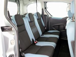 Grey Citroen Berlingo 2013 in Tallinn, with an engine capacity of 1.60 L and mileage of 210 thousand km for 2999 €, photo 8 on AUTOMOTO.COM.LV